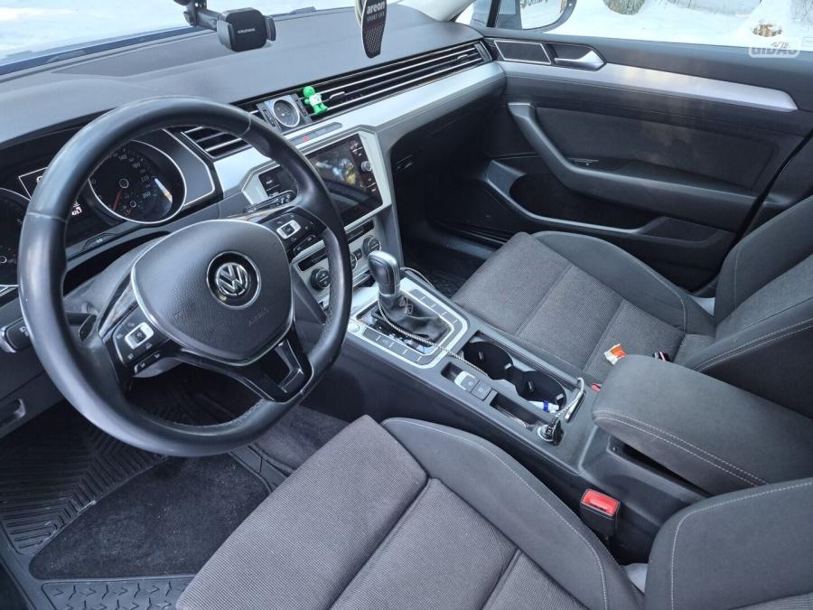 Grey Volkswagen Passat 2018 in Kaunas, with an engine capacity of 1.60 L and mileage of 285 thousand km for 9800 €, photo 14 on AUTOMOTO.COM.LV