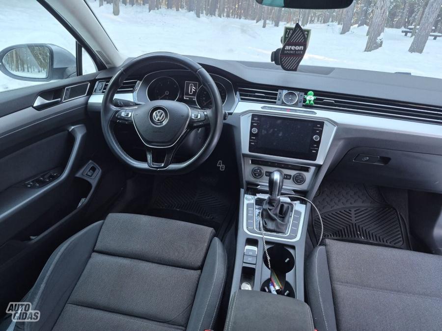 Grey Volkswagen Passat 2018 in Kaunas, with an engine capacity of 1.60 L and mileage of 285 thousand km for 9800 €, photo 18 on AUTOMOTO.COM.LV