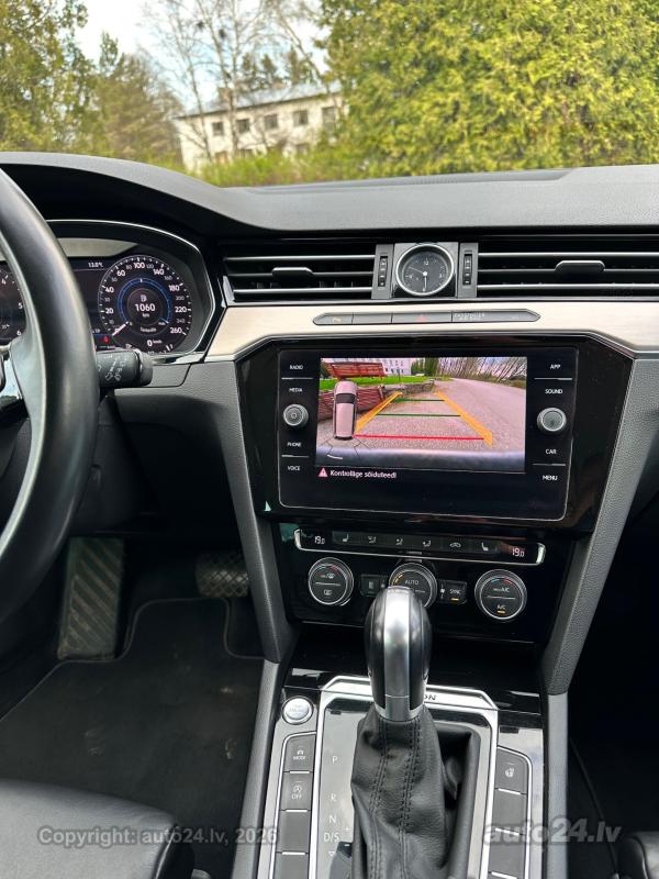 Grey Volkswagen Passat 2018 in Tallinn, with an engine capacity of 2.00 L and mileage of 165 thousand km for 18900 €, photo 8 on AUTOMOTO.COM.LV