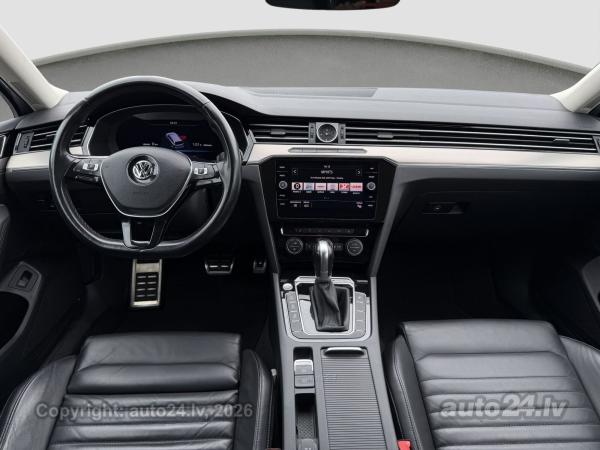 Grey Volkswagen Passat 2018 in Parnu, with an engine capacity of 2.00 L and mileage of 234 thousand km for 15900 €, photo 7 on AUTOMOTO.COM.LV