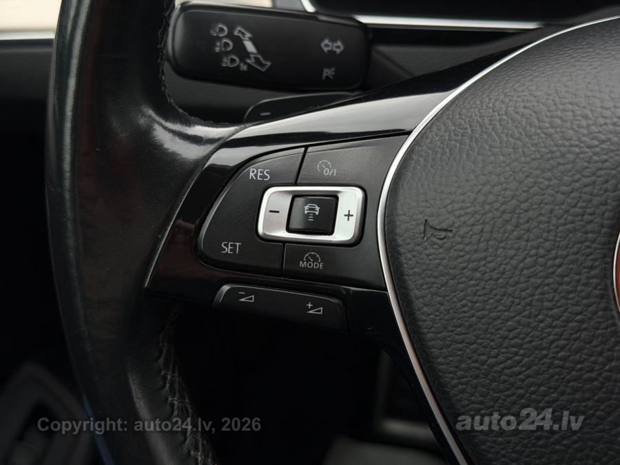 Grey Volkswagen Passat 2018 in Parnu, with an engine capacity of 2.00 L and mileage of 234 thousand km for 15900 €, photo 19 on AUTOMOTO.COM.LV