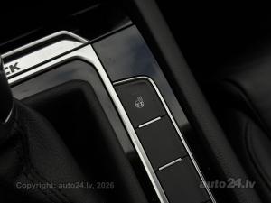 Grey Volkswagen Passat 2018 in Parnu, with an engine capacity of 2.00 L and mileage of 234 thousand km for 15900 €, photo 21 on AUTOMOTO.COM.LV