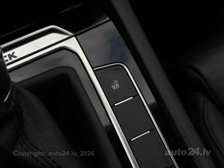Grey Volkswagen Passat 2018 in Parnu, with an engine capacity of 2.00 L and mileage of 234 thousand km for 15900 €, photo 21 on AUTOMOTO.COM.LV