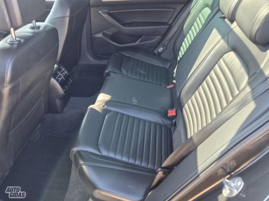Grey Volkswagen Passat 2018 in Vilnius, with an engine capacity of 1.60 L and mileage of 216 thousand km for 12450 €, photo 11 on AUTOMOTO.COM.LV