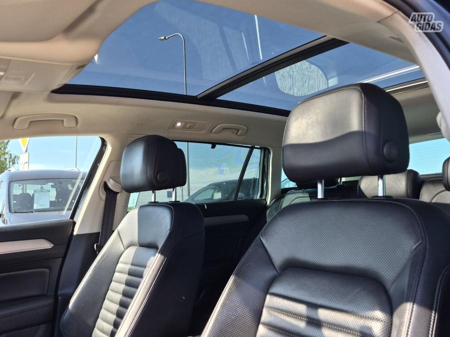 Grey Volkswagen Passat 2018 in Vilnius, with an engine capacity of 1.60 L and mileage of 216 thousand km for 12450 €, photo 12 on AUTOMOTO.COM.LV