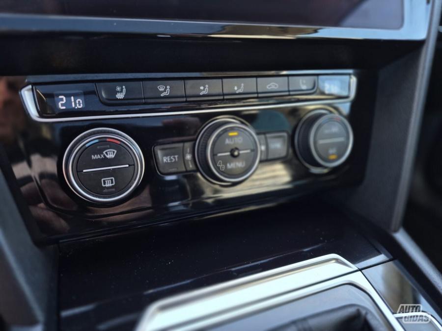 Grey Volkswagen Passat 2018 in Vilnius, with an engine capacity of 1.60 L and mileage of 216 thousand km for 12450 €, photo 18 on AUTOMOTO.COM.LV