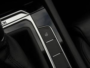 Pelēks Volkswagen Passat 2018 Pērnava, ar dzinēja tilpumu 2.00 L un nobraukumu 234 tūkst. km par 15650 €, foto 18 vietnē AUTOMOTO.COM.LV