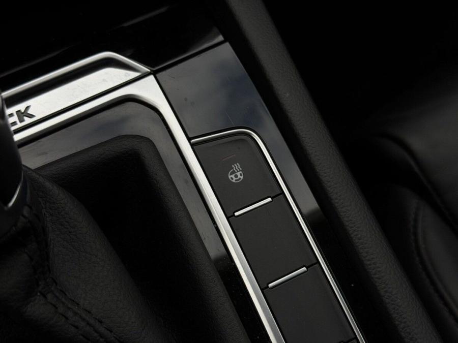 Pelēks Volkswagen Passat 2018 Pērnava, ar dzinēja tilpumu 2.00 L un nobraukumu 234 tūkst. km par 15650 €, foto 18 vietnē AUTOMOTO.COM.LV