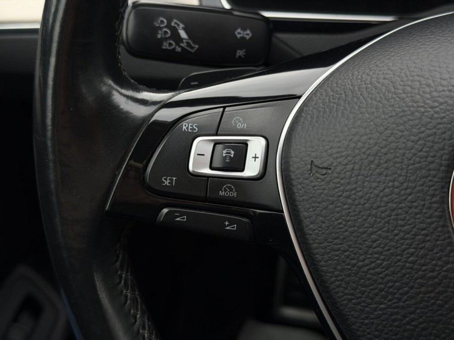 Pelēks Volkswagen Passat 2018 Pērnava, ar dzinēja tilpumu 2.00 L un nobraukumu 234 tūkst. km par 15650 €, foto 19 vietnē AUTOMOTO.COM.LV