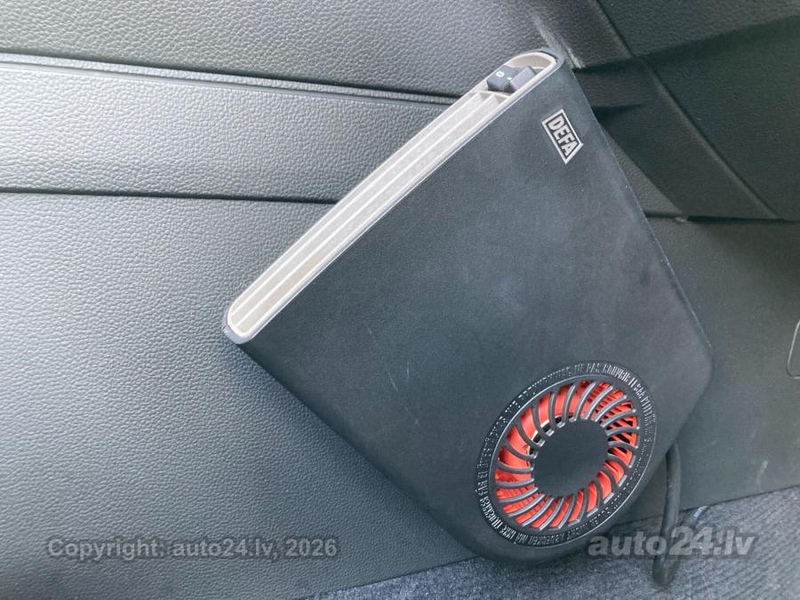 Grey Volkswagen Passat 2018 in Tallinn, with an engine capacity of 2.00 L and mileage of 132 thousand km for 19800 €, photo 17 on AUTOMOTO.COM.LV