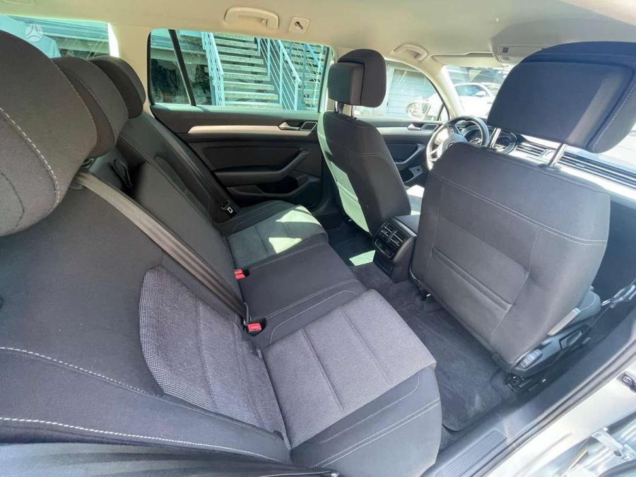 Pelēks Volkswagen Passat 2018 Viļņa, ar dzinēja tilpumu 1.97 L un nobraukumu 237 tūkst. km par 11125 €, foto 9 vietnē AUTOMOTO.COM.LV