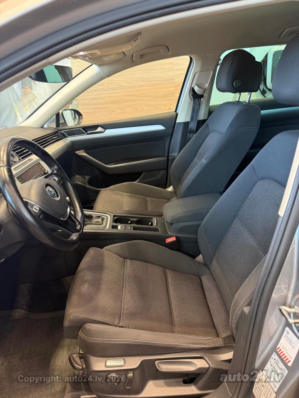 Grey Volkswagen Passat 2018 in Rakvere, with an engine capacity of 1.50 L and mileage of 176 thousand km for 11400 €, photo 5 on AUTOMOTO.COM.LV