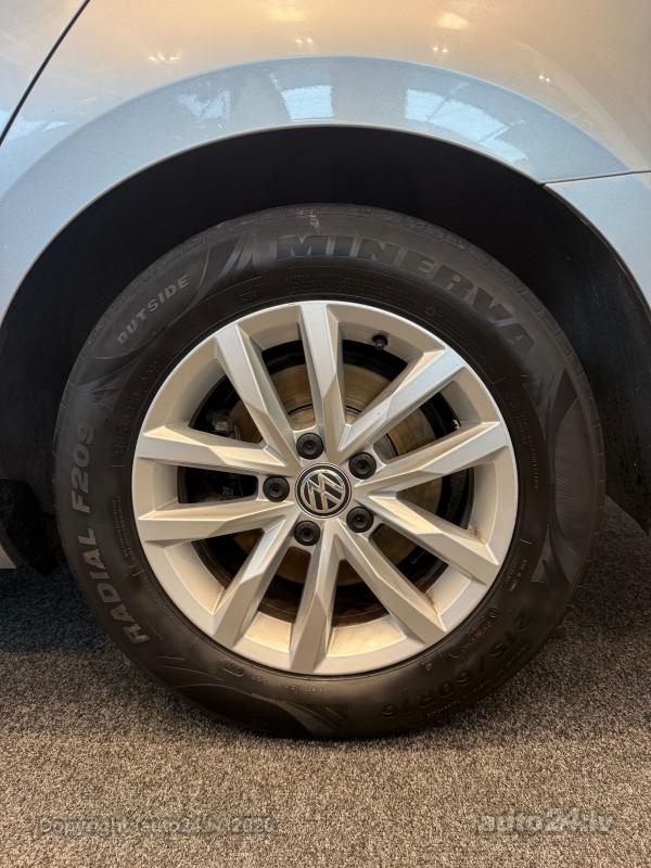 Grey Volkswagen Passat 2018 in Rakvere, with an engine capacity of 1.50 L and mileage of 176 thousand km for 11400 €, photo 9 on AUTOMOTO.COM.LV