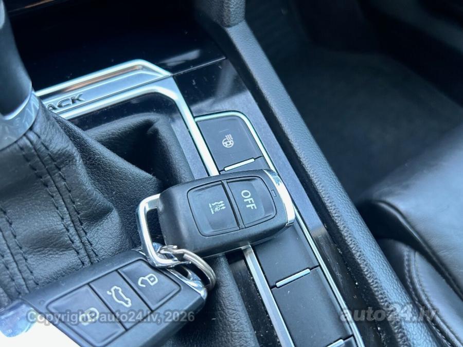Pelēks Volkswagen Passat 2018 Otepē, ar dzinēja tilpumu 2.00 L un nobraukumu 239 tūkst. km par 15900 €, foto 15 vietnē AUTOMOTO.COM.LV