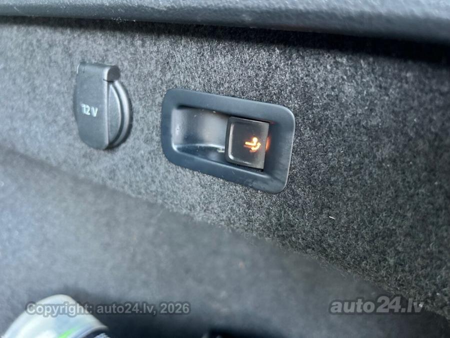 Pelēks Volkswagen Passat 2018 Otepē, ar dzinēja tilpumu 2.00 L un nobraukumu 239 tūkst. km par 15900 €, foto 18 vietnē AUTOMOTO.COM.LV