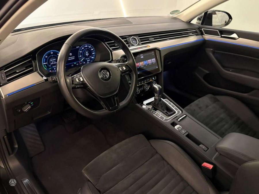 Grey Volkswagen Passat 2018 in Marijampole, with an engine capacity of 1.40 L and mileage of 221 thousand km for 13650 €, photo 3 on AUTOMOTO.COM.LV