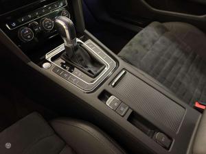 Grey Volkswagen Passat 2018 in Marijampole, with an engine capacity of 1.40 L and mileage of 221 thousand km for 13650 €, photo 19 on AUTOMOTO.COM.LV