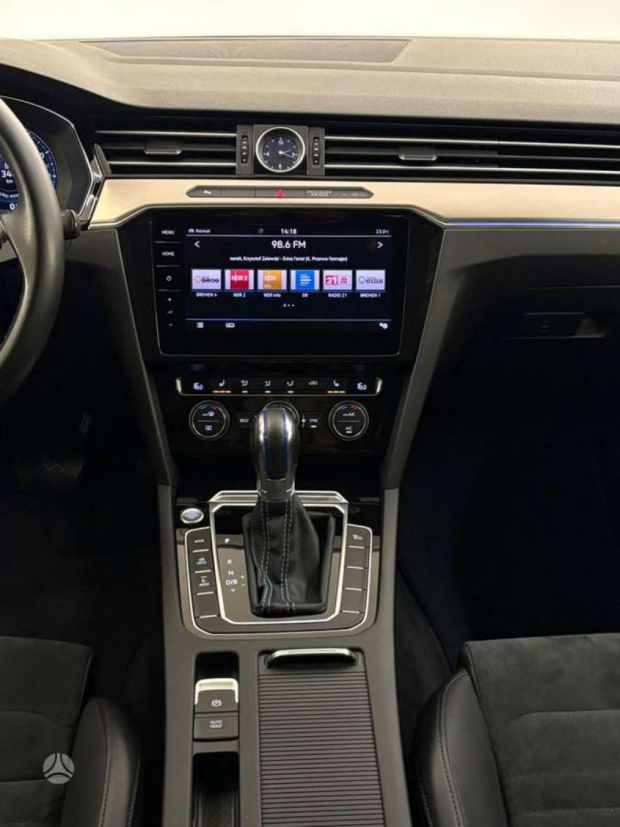 Grey Volkswagen Passat 2018 in Marijampole, with an engine capacity of 1.40 L and mileage of 221 thousand km for 13650 €, photo 25 on AUTOMOTO.COM.LV