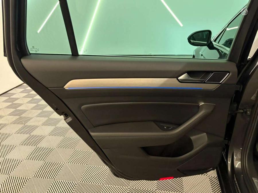 Grey Volkswagen Passat 2018 in Marijampole, with an engine capacity of 1.40 L and mileage of 221 thousand km for 13650 €, photo 28 on AUTOMOTO.COM.LV