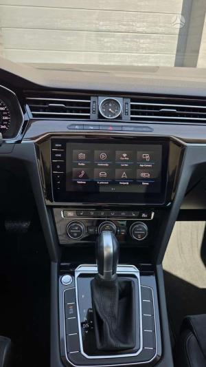 Grey Volkswagen Passat 2018 in Vilnius, with an engine capacity of 1.97 L and mileage of 290 thousand km for 12800 €, photo 16 on AUTOMOTO.COM.LV