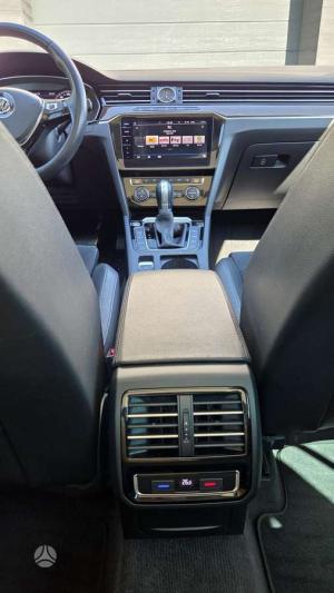 Grey Volkswagen Passat 2018 in Vilnius, with an engine capacity of 1.97 L and mileage of 290 thousand km for 12800 €, photo 29 on AUTOMOTO.COM.LV