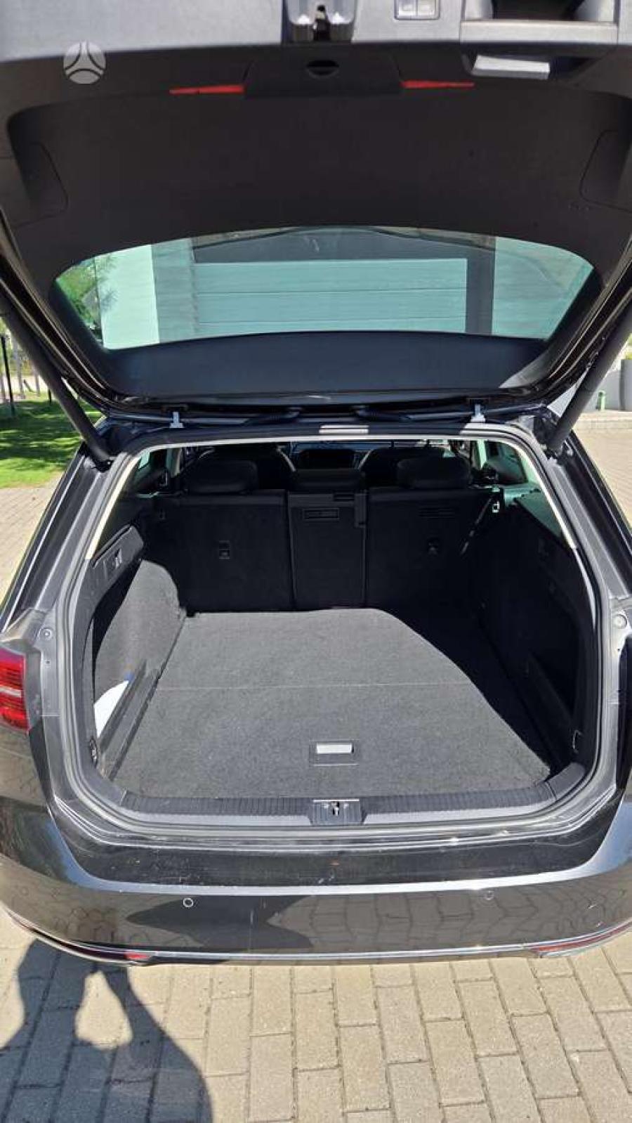 Grey Volkswagen Passat 2018 in Vilnius, with an engine capacity of 1.97 L and mileage of 290 thousand km for 12800 €, photo 36 on AUTOMOTO.COM.LV