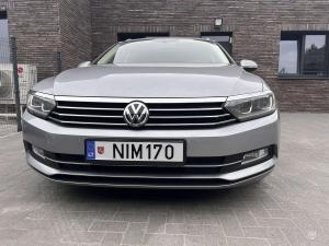 Grey Volkswagen Passat 2018 in Vilnius, with an engine capacity of 1.60 L and mileage of 281 thousand km for 8750 €, photo 3 on AUTOMOTO.COM.LV