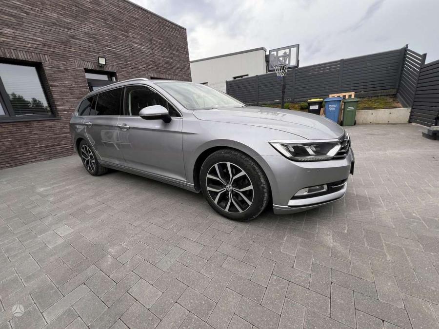 Grey Volkswagen Passat 2018 in Vilnius, with an engine capacity of 1.60 L and mileage of 281 thousand km for 8750 €, photo 4 on AUTOMOTO.COM.LV