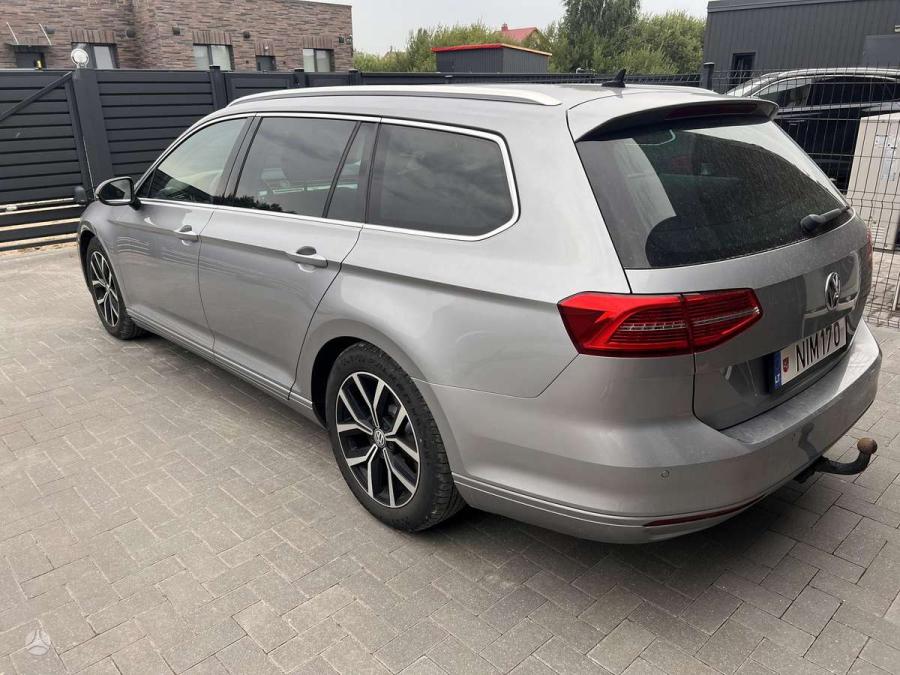 Grey Volkswagen Passat 2018 in Vilnius, with an engine capacity of 1.60 L and mileage of 281 thousand km for 8750 €, photo 6 on AUTOMOTO.COM.LV