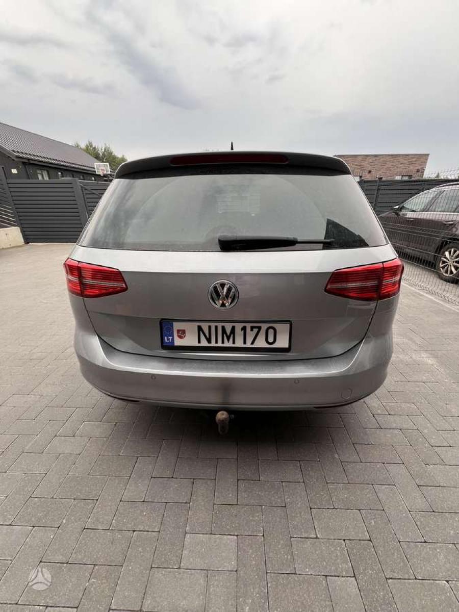 Grey Volkswagen Passat 2018 in Vilnius, with an engine capacity of 1.60 L and mileage of 281 thousand km for 8750 €, photo 7 on AUTOMOTO.COM.LV