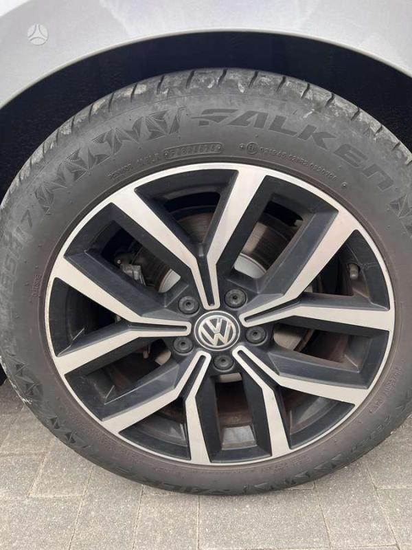 Grey Volkswagen Passat 2018 in Vilnius, with an engine capacity of 1.60 L and mileage of 281 thousand km for 8750 €, photo 8 on AUTOMOTO.COM.LV