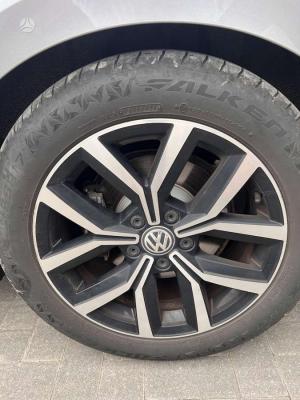 Grey Volkswagen Passat 2018 in Vilnius, with an engine capacity of 1.60 L and mileage of 281 thousand km for 8750 €, photo 9 on AUTOMOTO.COM.LV