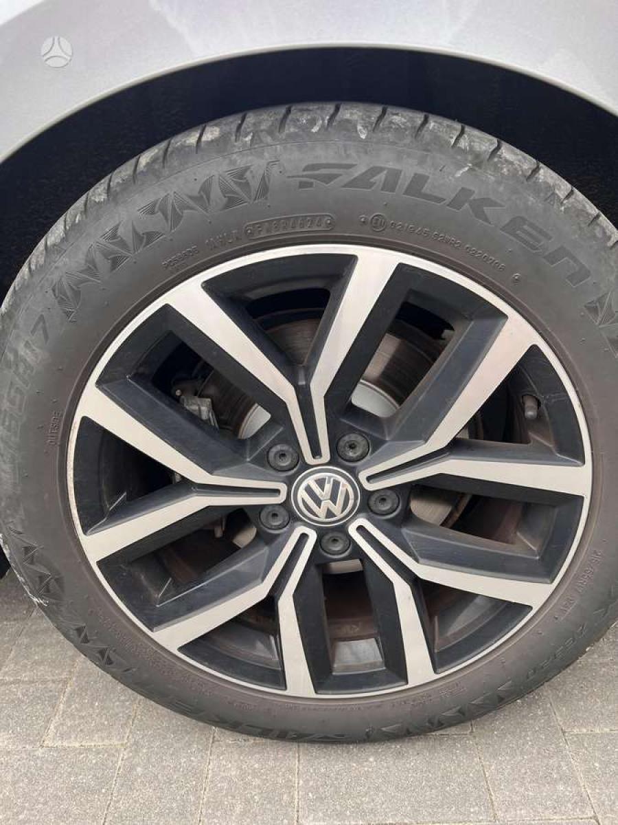 Grey Volkswagen Passat 2018 in Vilnius, with an engine capacity of 1.60 L and mileage of 281 thousand km for 8750 €, photo 9 on AUTOMOTO.COM.LV