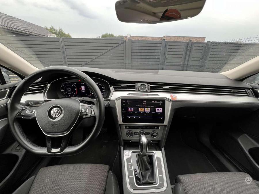 Grey Volkswagen Passat 2018 in Vilnius, with an engine capacity of 1.60 L and mileage of 281 thousand km for 8750 €, photo 11 on AUTOMOTO.COM.LV