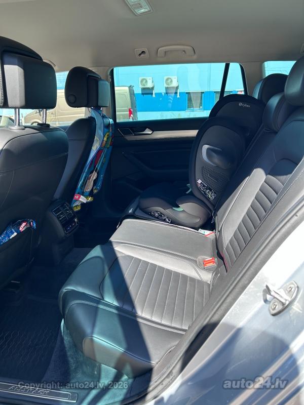 Grey Volkswagen Passat 2018 in Tallinn, with an engine capacity of 2.00 L and mileage of 175 thousand km for 15500 €, photo 10 on AUTOMOTO.COM.LV