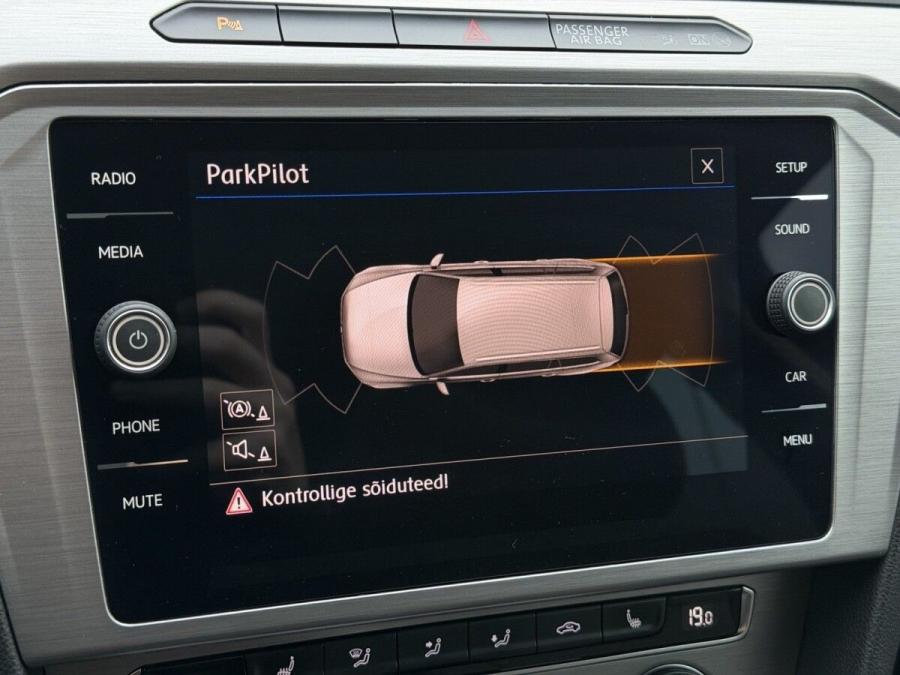 Grey Volkswagen Passat 2018 in Parnu, with an engine capacity of 1.40 L and mileage of 96 thousand km for 13900 €, photo 12 on AUTOMOTO.COM.LV