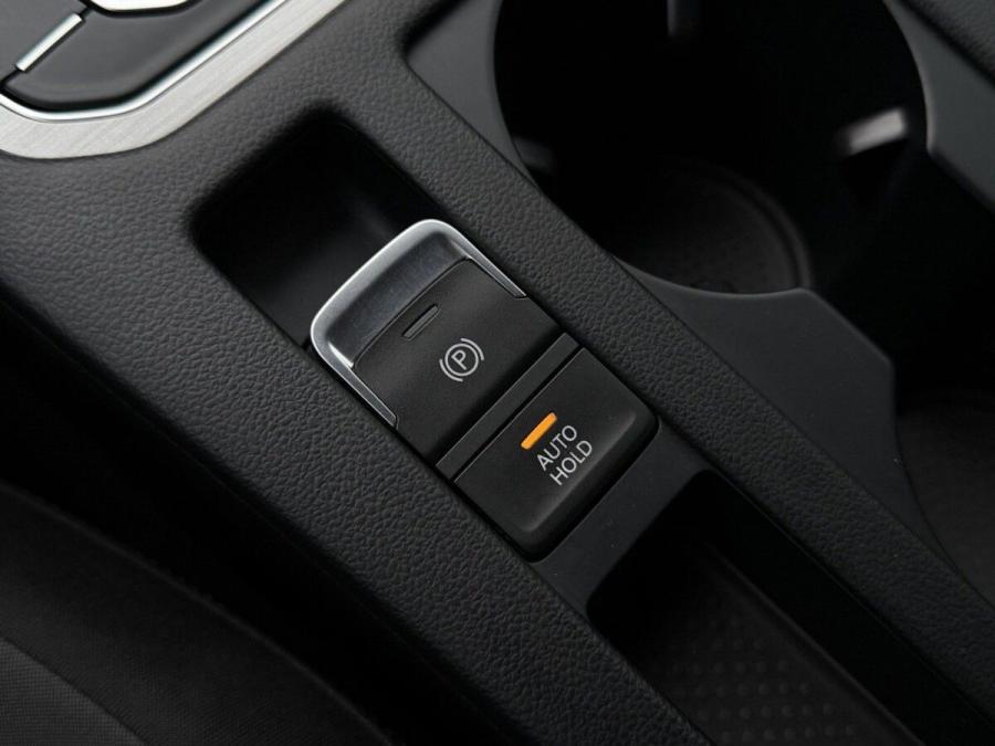 Grey Volkswagen Passat 2018 in Parnu, with an engine capacity of 1.40 L and mileage of 96 thousand km for 13900 €, photo 13 on AUTOMOTO.COM.LV