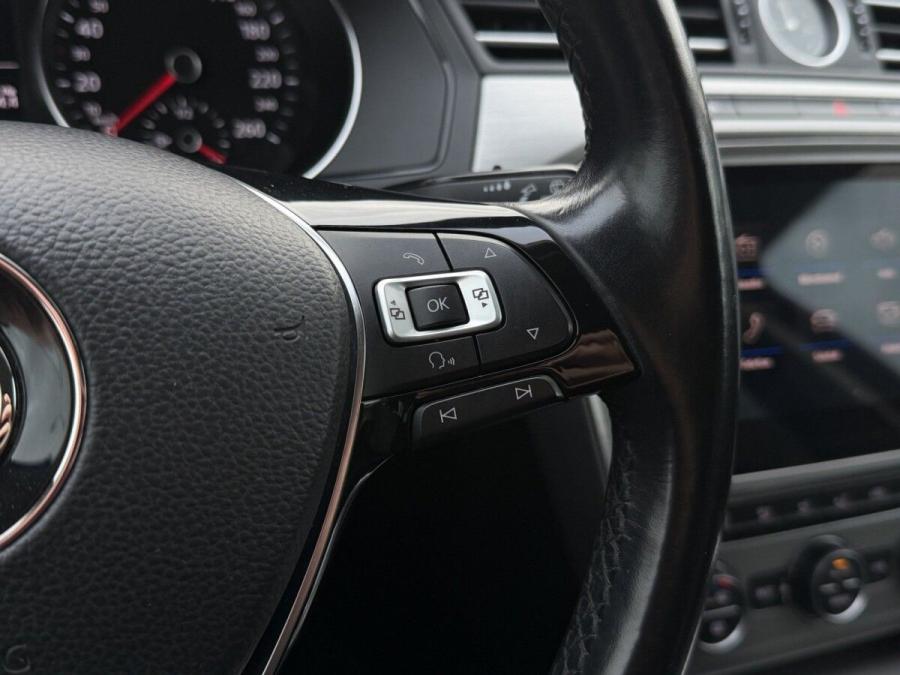 Grey Volkswagen Passat 2018 in Parnu, with an engine capacity of 1.40 L and mileage of 96 thousand km for 13900 €, photo 15 on AUTOMOTO.COM.LV