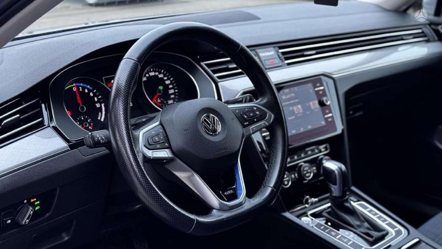 Pelēks Volkswagen Passat 2019 Radviliškis, ar dzinēja tilpumu 1.40 L un nobraukumu 65 tūkst. km par 15650 €, foto 16 vietnē AUTOMOTO.COM.LV