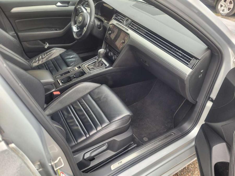 Grey Volkswagen Passat 2019 in Telschi, with an engine capacity of 1.60 L and mileage of 300 thousand km for 8700 €, photo 10 on AUTOMOTO.COM.LV