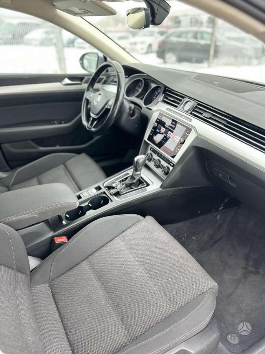 Grey Volkswagen Passat 2019 in Panevezys, with an engine capacity of 1.60 L and mileage of 269 thousand km for 9500 €, photo 9 on AUTOMOTO.COM.LV