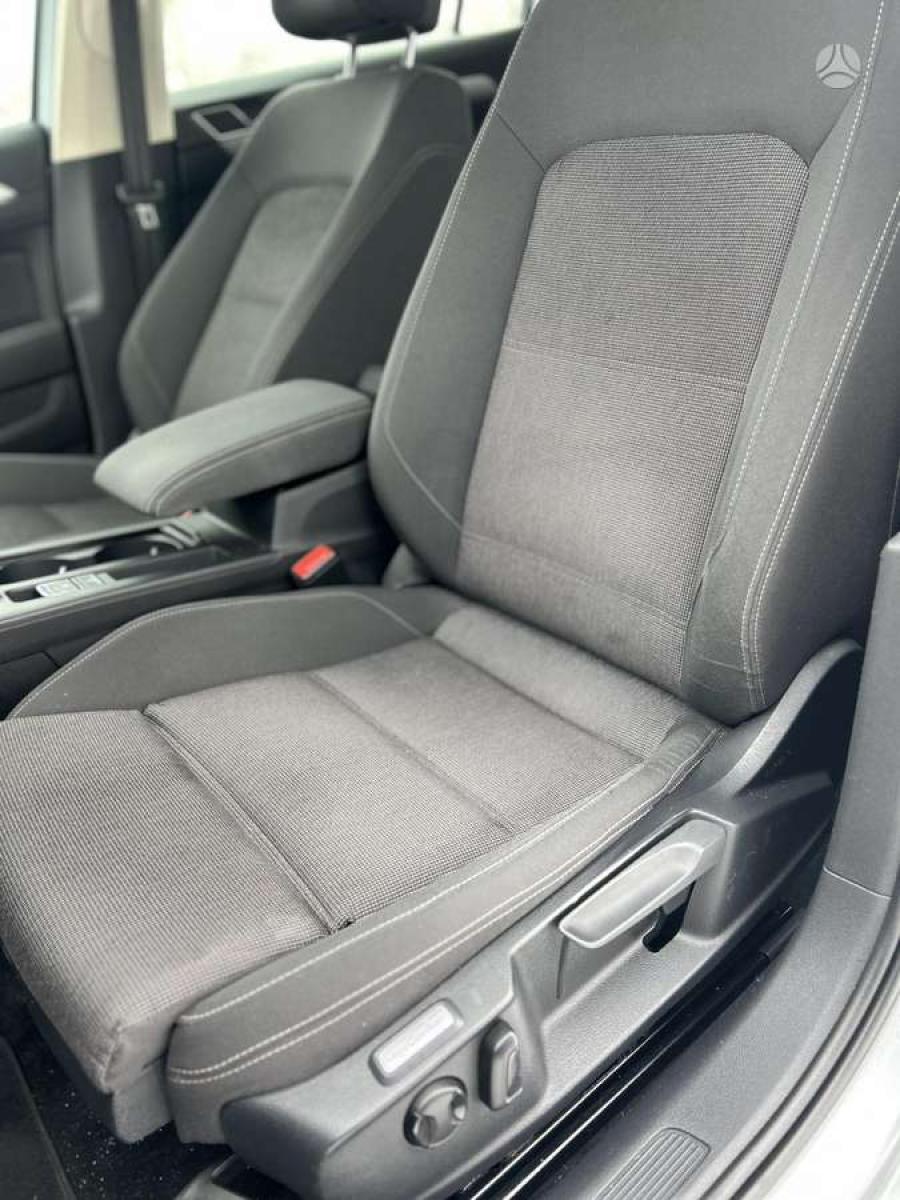 Grey Volkswagen Passat 2019 in Panevezys, with an engine capacity of 1.60 L and mileage of 269 thousand km for 9500 €, photo 15 on AUTOMOTO.COM.LV