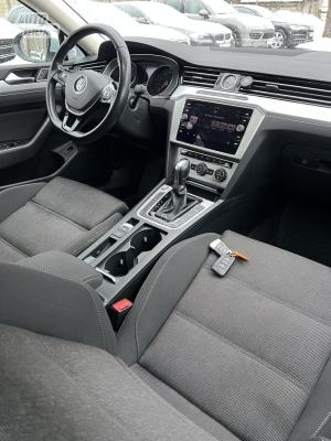 Grey Volkswagen Passat 2019 in Vilnius, with an engine capacity of 2.00 L and mileage of 210 thousand km for 12000 €, photo 10 on AUTOMOTO.COM.LV