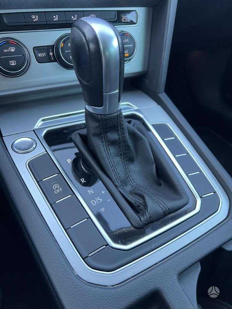Grey Volkswagen Passat 2019 in Vilnius, with an engine capacity of 1.50 L and mileage of 184 thousand km for 12500 €, photo 12 on AUTOMOTO.COM.LV