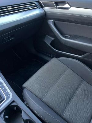 Grey Volkswagen Passat 2019 in Vilnius, with an engine capacity of 1.50 L and mileage of 184 thousand km for 12500 €, photo 19 on AUTOMOTO.COM.LV