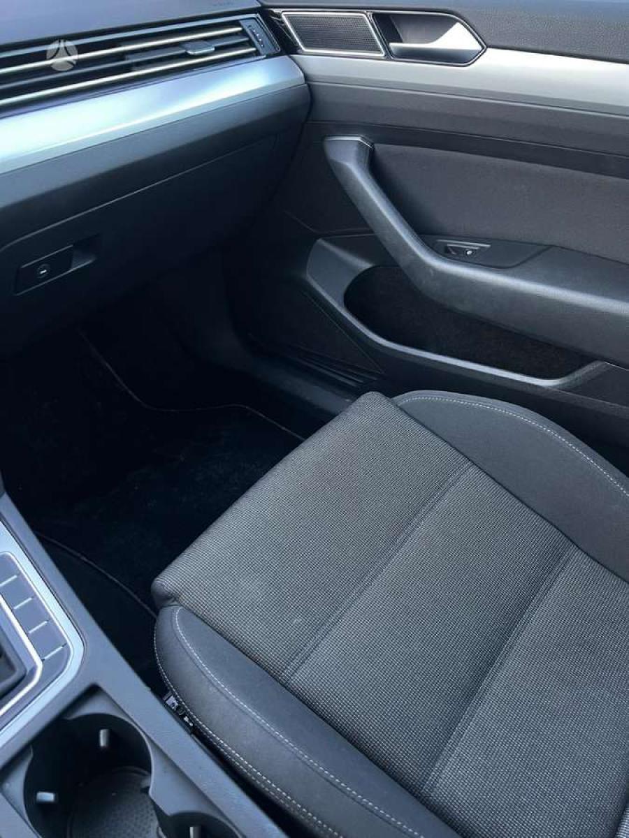 Grey Volkswagen Passat 2019 in Vilnius, with an engine capacity of 1.50 L and mileage of 184 thousand km for 12500 €, photo 19 on AUTOMOTO.COM.LV