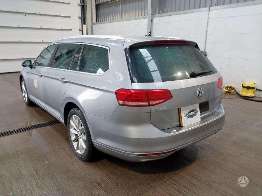 Grey Volkswagen Passat 2019 in Siauliai, with an engine capacity of 1.97 L and mileage of 379 thousand km for 5324 €, photo 4 on AUTOMOTO.COM.LV