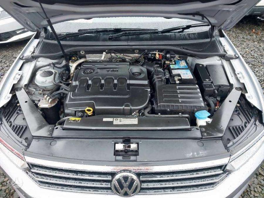 Grey Volkswagen Passat 2019 in Siauliai, with an engine capacity of 1.97 L and mileage of 379 thousand km for 5324 €, photo 6 on AUTOMOTO.COM.LV