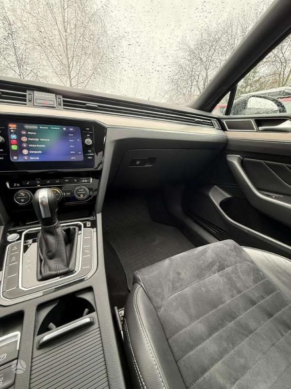 Grey Volkswagen Passat 2019 in Vilnius, with an engine capacity of 1.98 L and mileage of 156 thousand km for 31000 €, photo 5 on AUTOMOTO.COM.LV