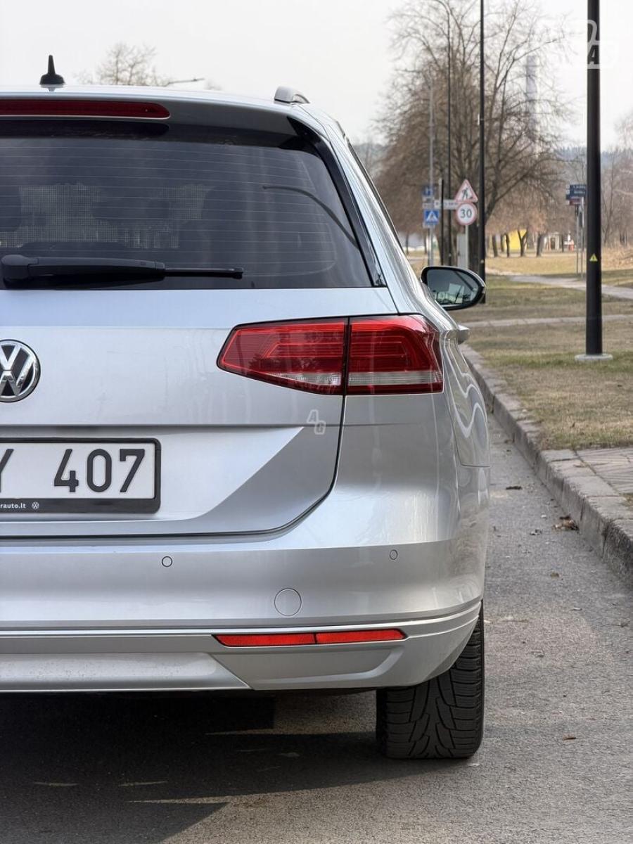 Pelēks Volkswagen Passat 2019 Viļņa, ar dzinēja tilpumu 2.00 L un nobraukumu 210 tūkst. km par 12000 €, foto 4 vietnē AUTOMOTO.COM.LV
